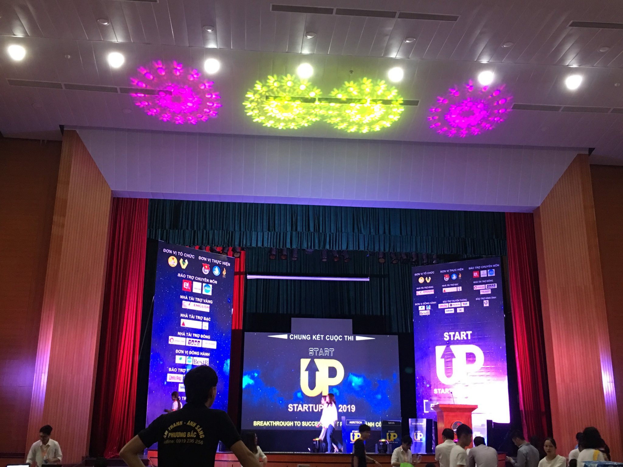 Báo giá cho thuê thiết bị âm thanh ánh sáng hà nội.lh 0919 236 256 - Âm ...